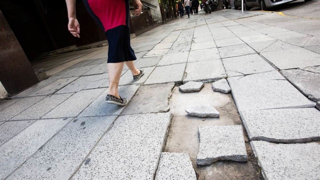 La Ciudad gastará en 2019 $6 millones por día en reparar veredas ...